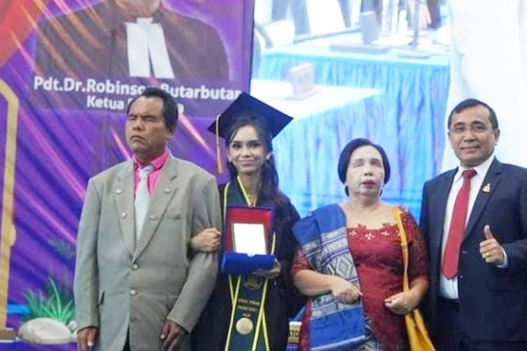 Jejak, Profil dan Biodata Septiana Pasaribu: Lulus Cumlaude Jurusan ...