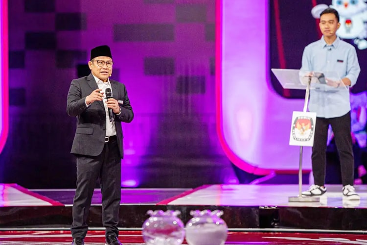 Cak Imin Plonga-Plongo saat Gibran Bahas SGIE dalam Debat Cawapres ... Cak Imin Plonga-Plongo saat Gibran Bahas SGIE dalam Debat Cawapres ...